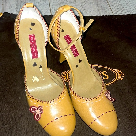 lisa heart vicky | Shoes | Lisa Vicky Y2k Heels Prestine Missing Ankle ...